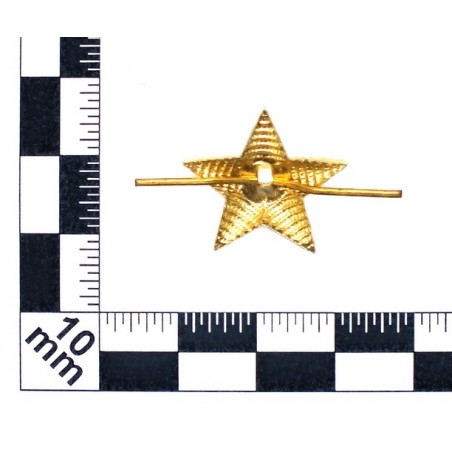 Large stars on the epaulets, senior officers